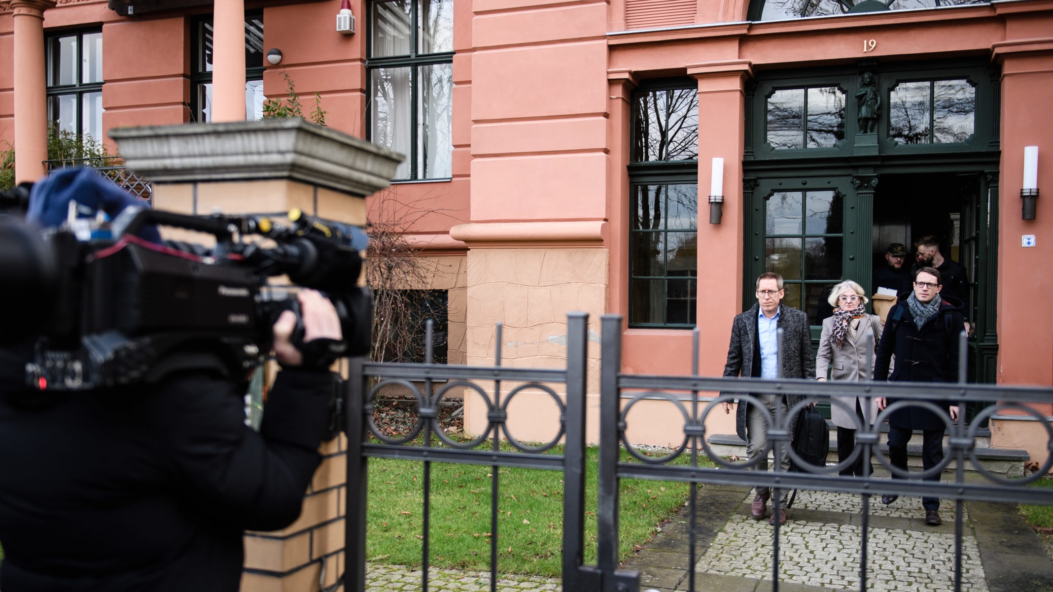 POTD: Austrian Gardebataillon with Steyr AUG (Stg77) | thefirearmblog.com