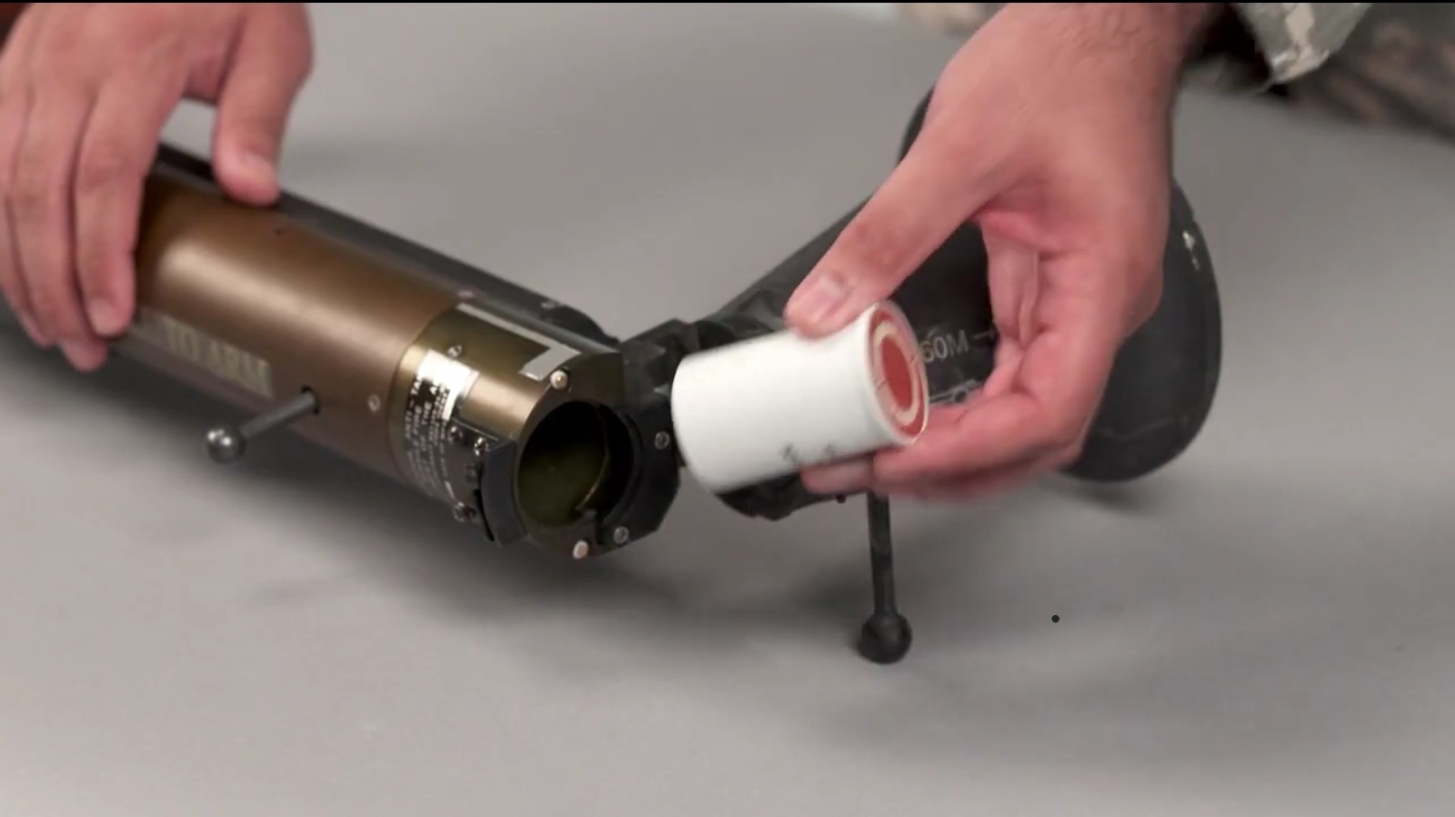 POTD: Romanian Soldier with Pusca Automata Model 1965 | thefirearmblog.com