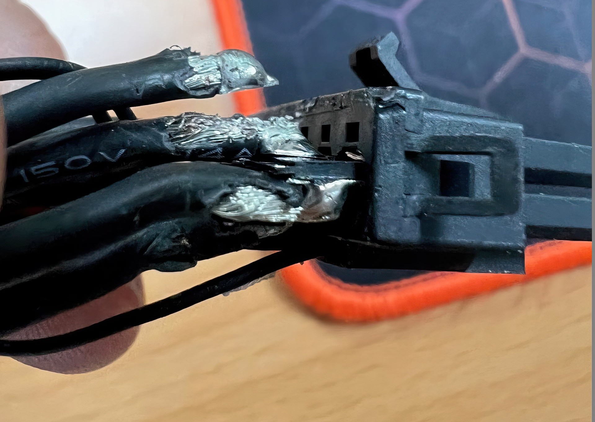 Seasonic Unveils 90-Degree Angled 12V-2x6 Power Connector Cables For ...