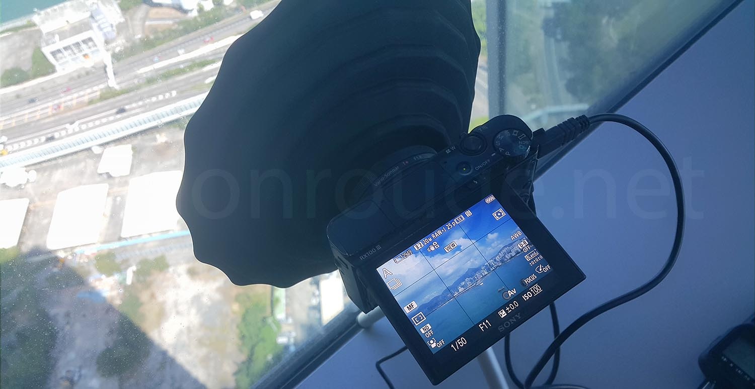 A simple tip to avoid reflections when shooting with your phone