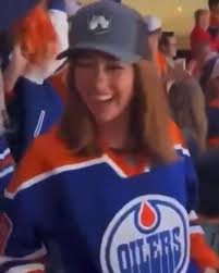 Disqus - Edmonton Oilers got a good one in Chivette VesperXO (25 Photos)