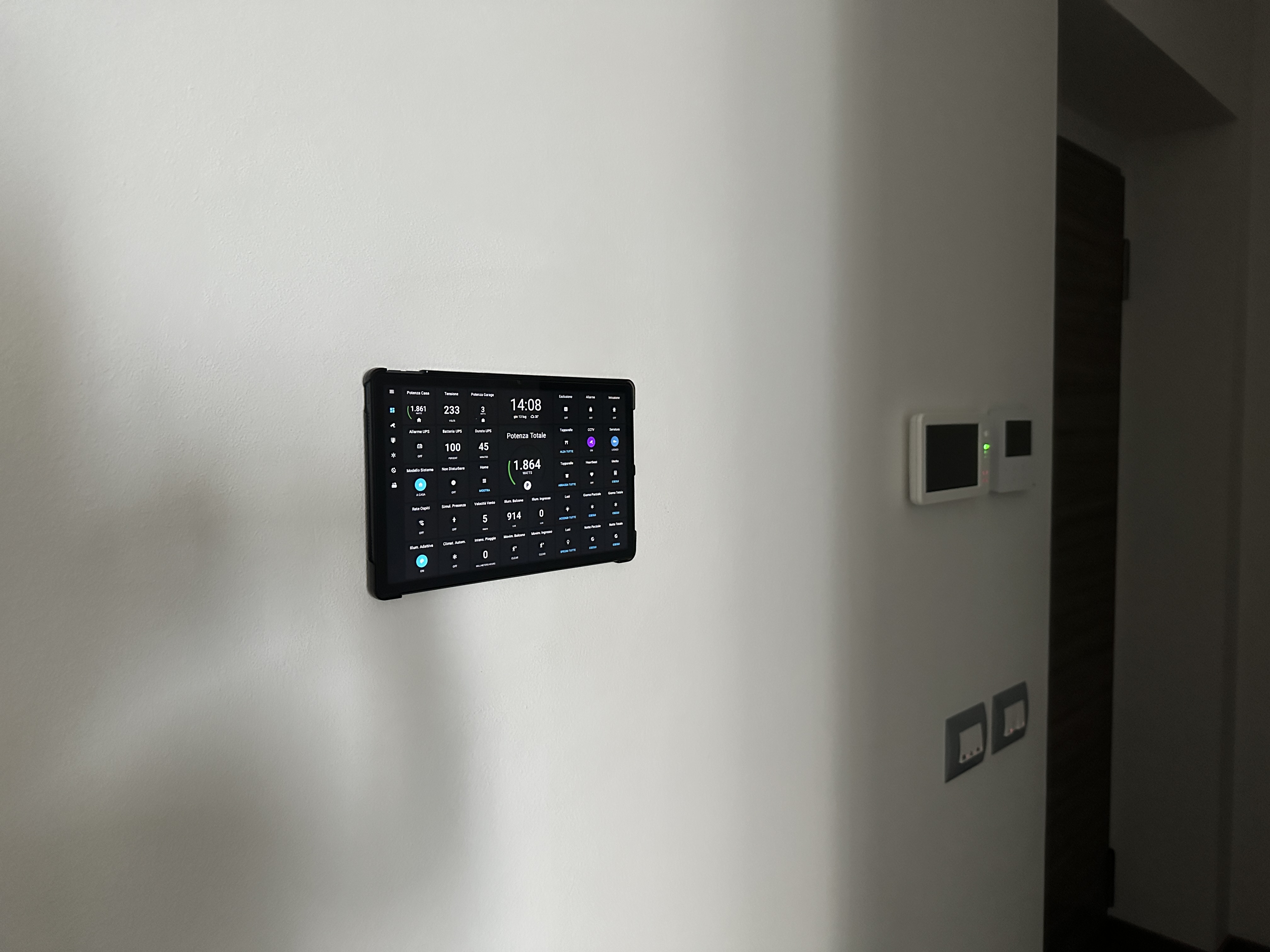 Ezviz lancia lo schermo SD7 per la smart home: caratteristiche ...