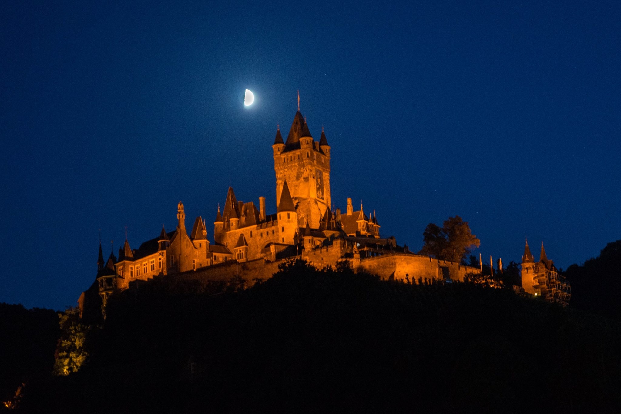 6 Tips for More Unique Travel Photos in Busy Tourist Locations