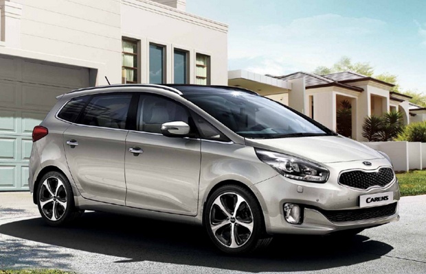 Facelifted Kia Carens Unveiled, Goes On Sale This Year | Carscoops Facelifted Kia Carens Unveiled, Goes On Sale This Year | Carscoops