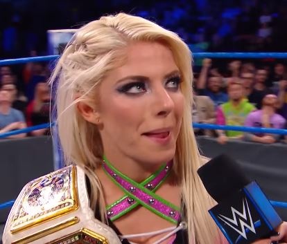 ¿Nació el amor? ¡Alexa Bliss y Braun Strowman coquetean! | Superluchas